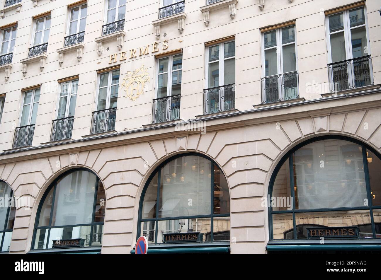 Hermes paris building hi-res stock photography and images - Alamy
