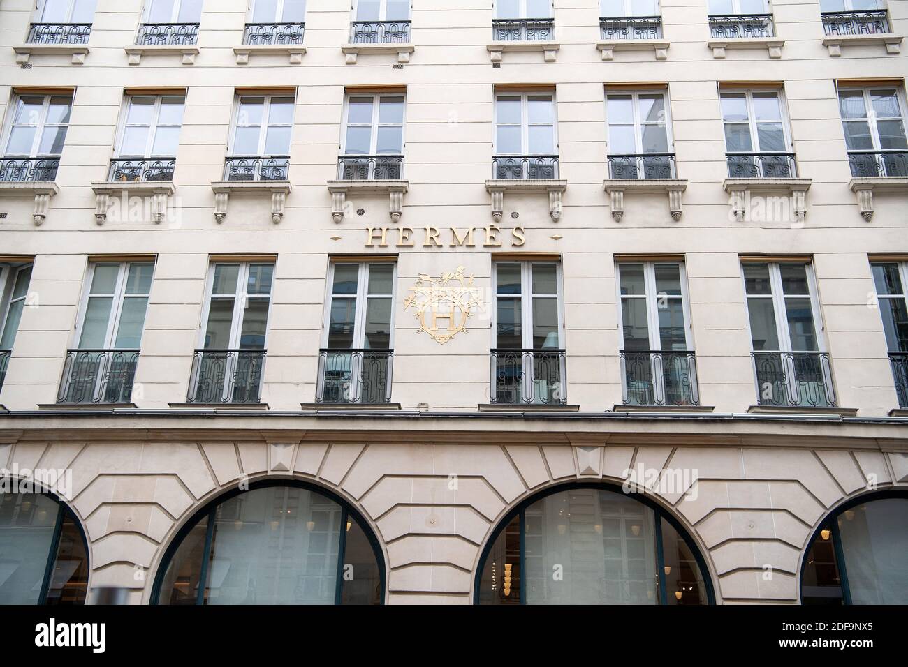 Hermes paris building hi-res stock photography and images - Alamy