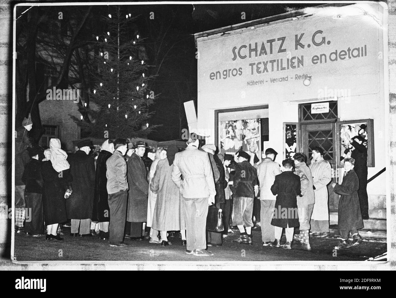 First tv reproduction hi-res stock photography and images - Alamy