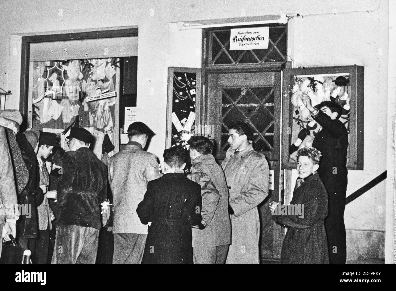 First tv reproduction hi-res stock photography and images - Alamy