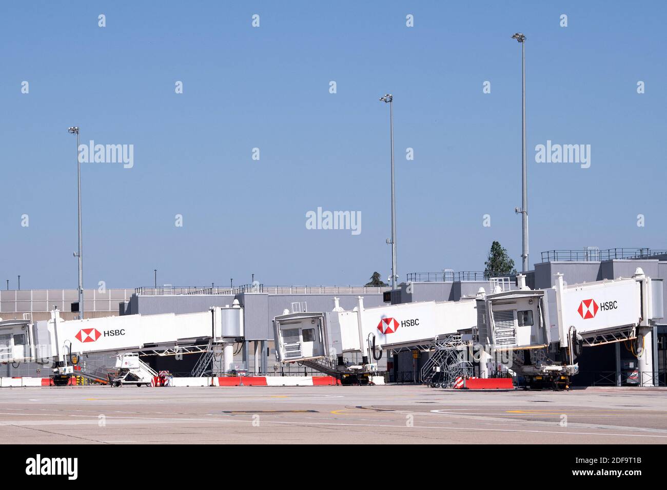 General view of the airplanes take-off runway at Orly Airport following ...