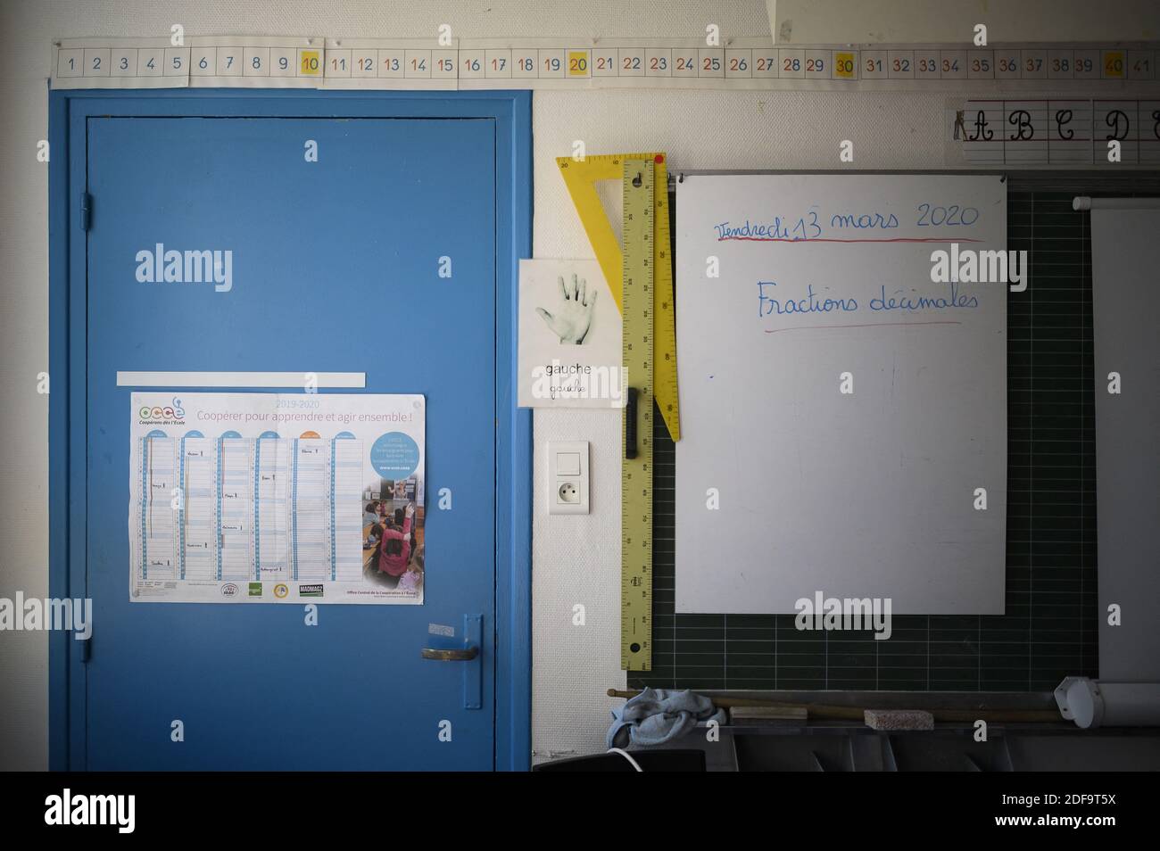 Classroom france lycee hi-res stock photography and images - Alamy