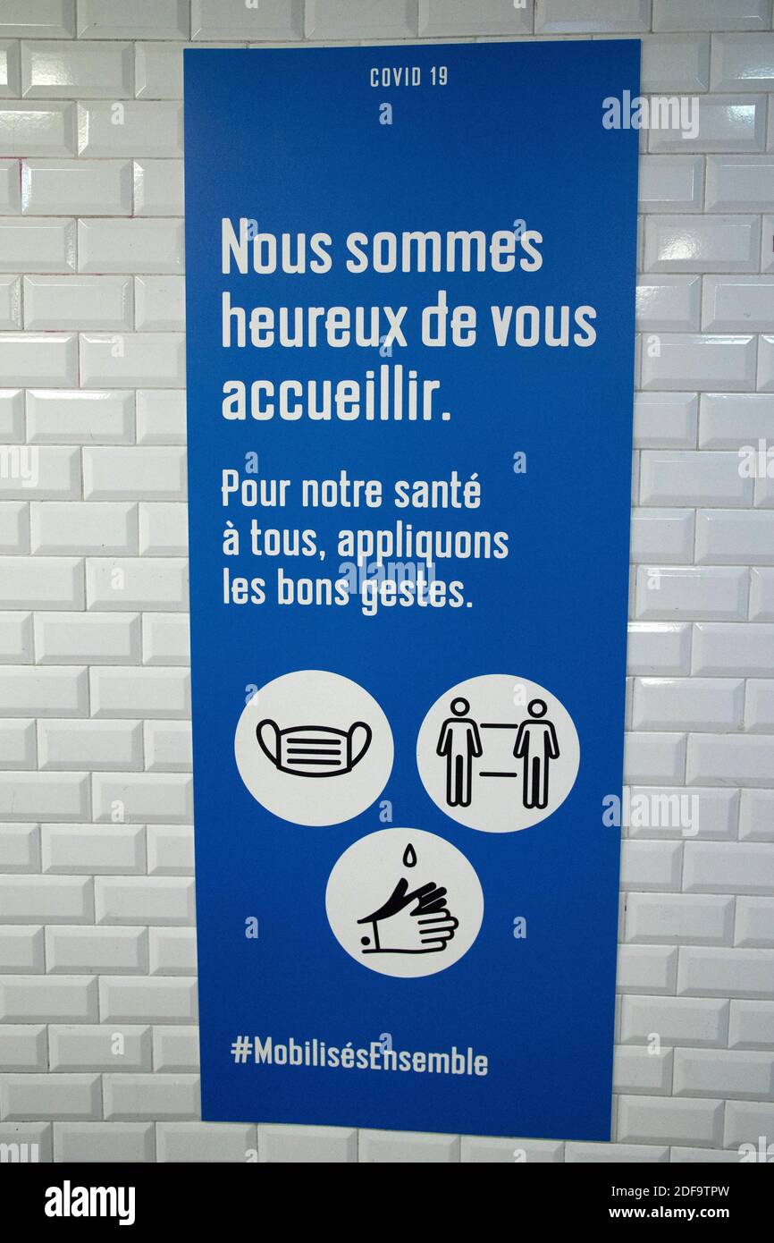 Marking on the walls to respect social distancing and hygene at a Metro ...