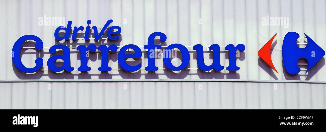 Carrefour Drive Logo