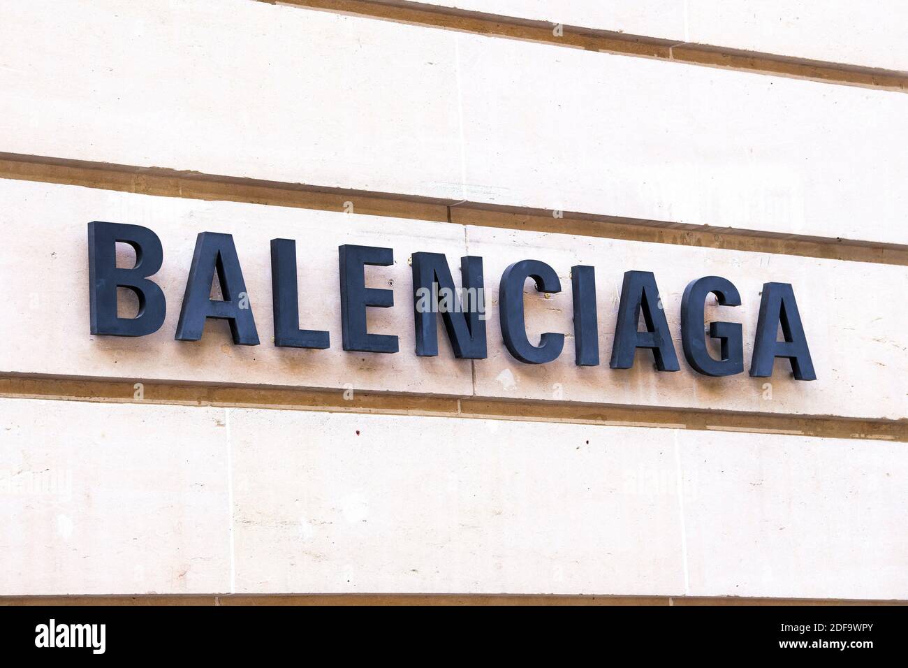 Balenciaga logo hi-res stock photography and images - Alamy