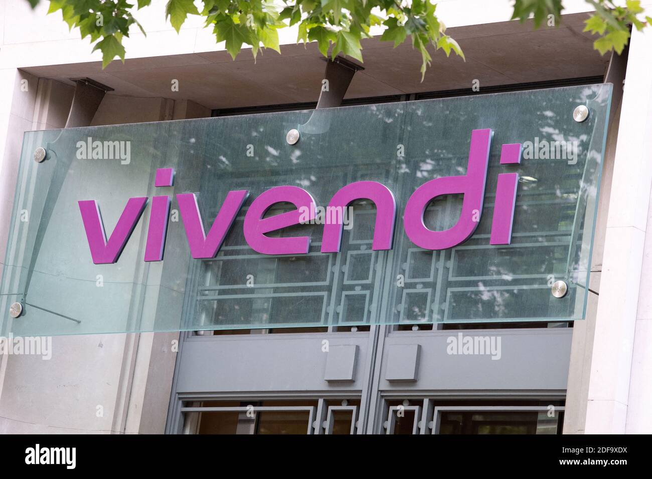 Vivendi logo hi-res stock photography and images - Alamy