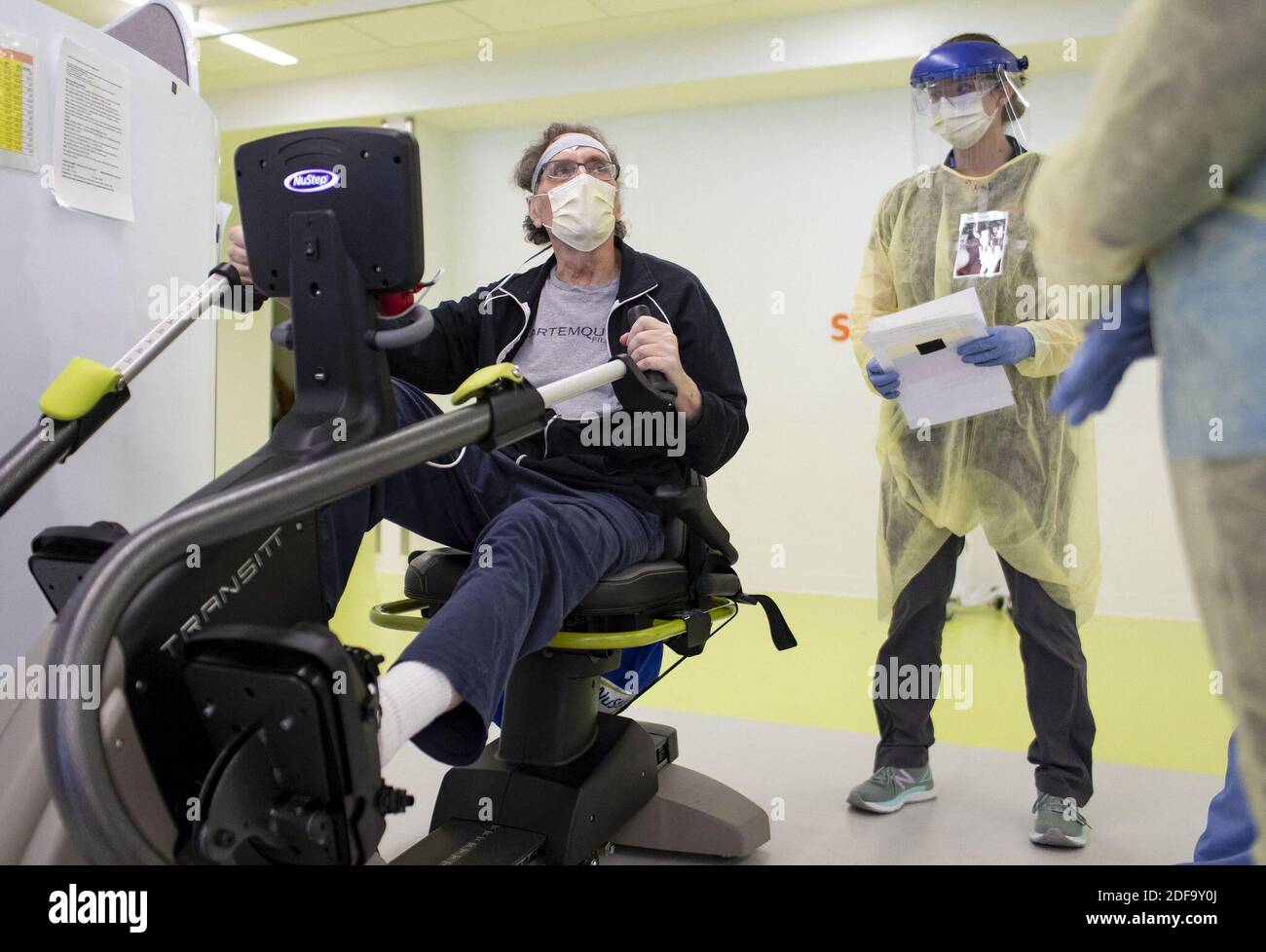 NO FILM, NO VIDEO, NO TV, NO DOCUMENTARY - Gordon Quinn exercises with ...