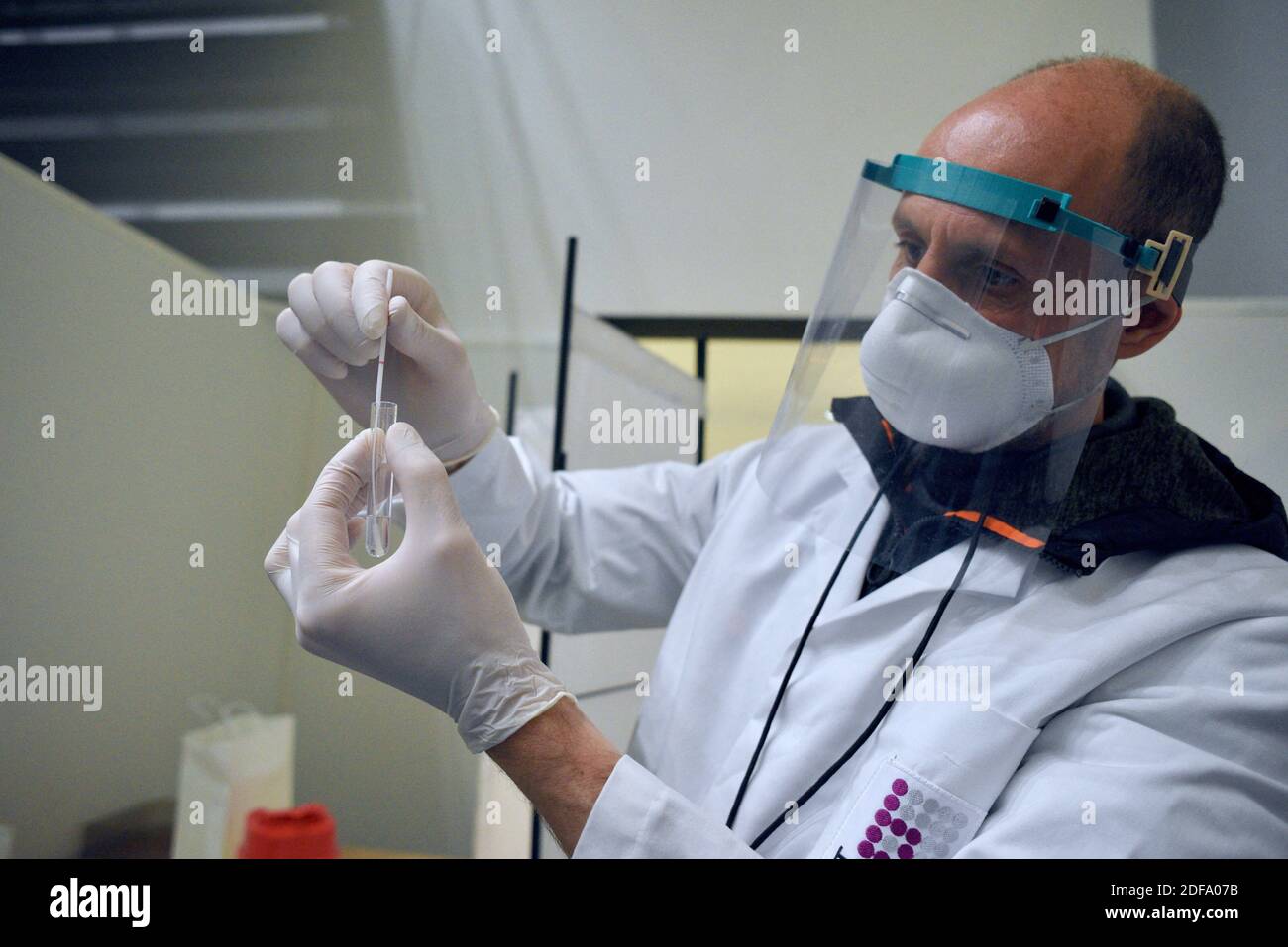 Test de depistage hi-res stock photography and images - Alamy