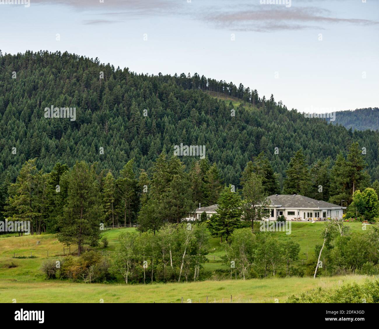 KAMLOOPS, CANADA - JULY 10, 2020: big farm house in a medow field Stock ...