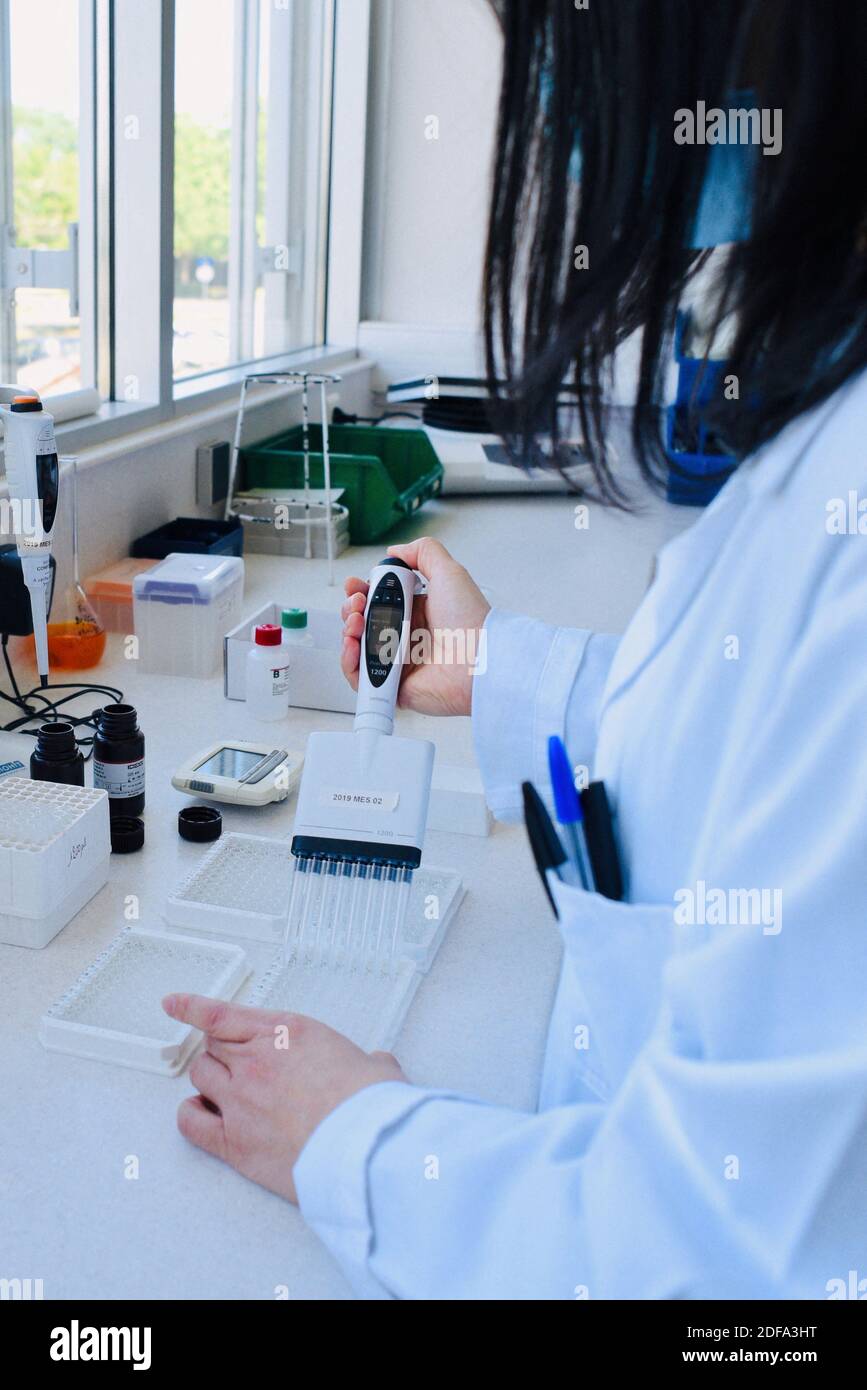Departmental analysis laboratory hi-res stock photography and images ...