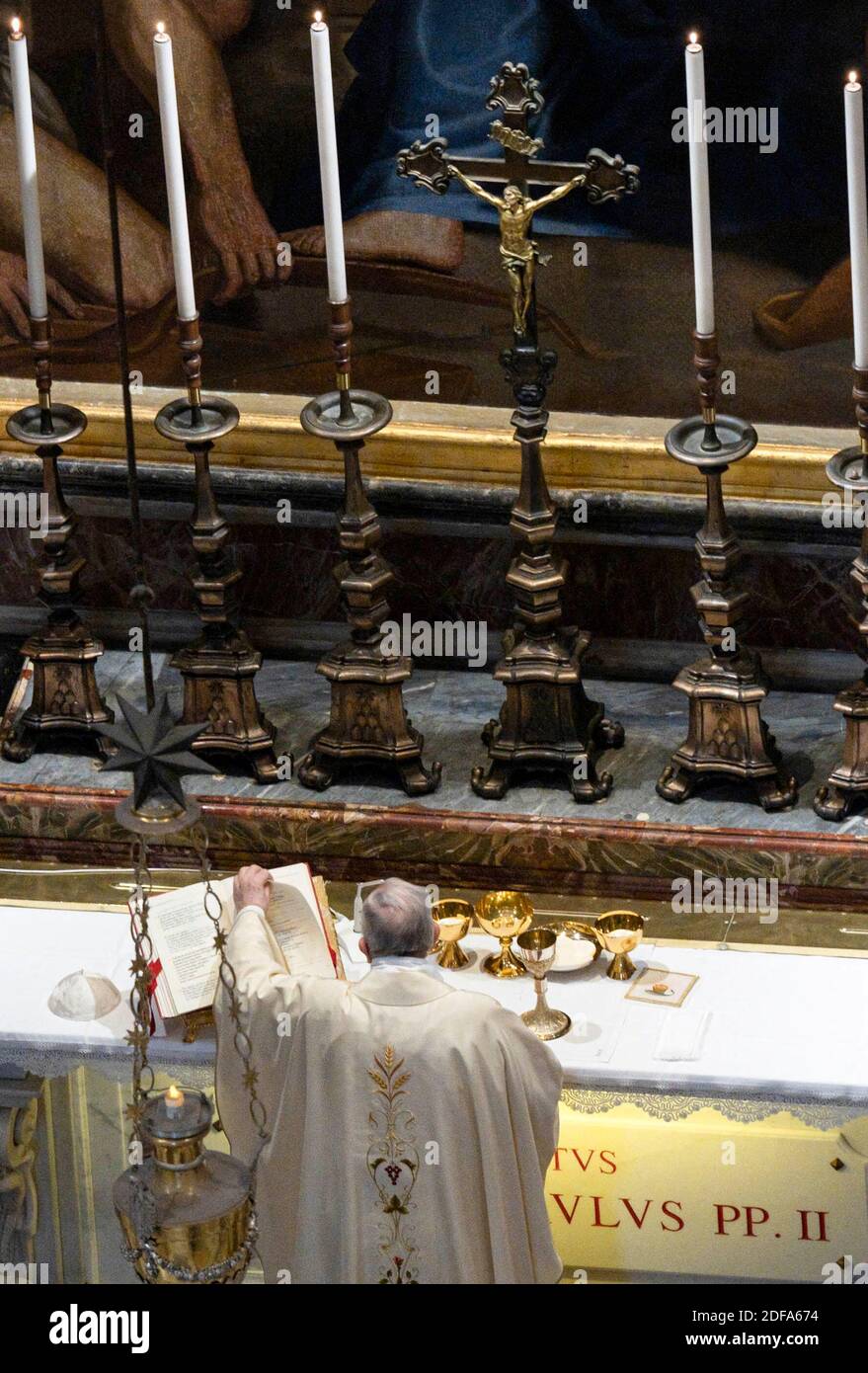 Pope Francis celebrates a private mass in front of the tomb of John ...