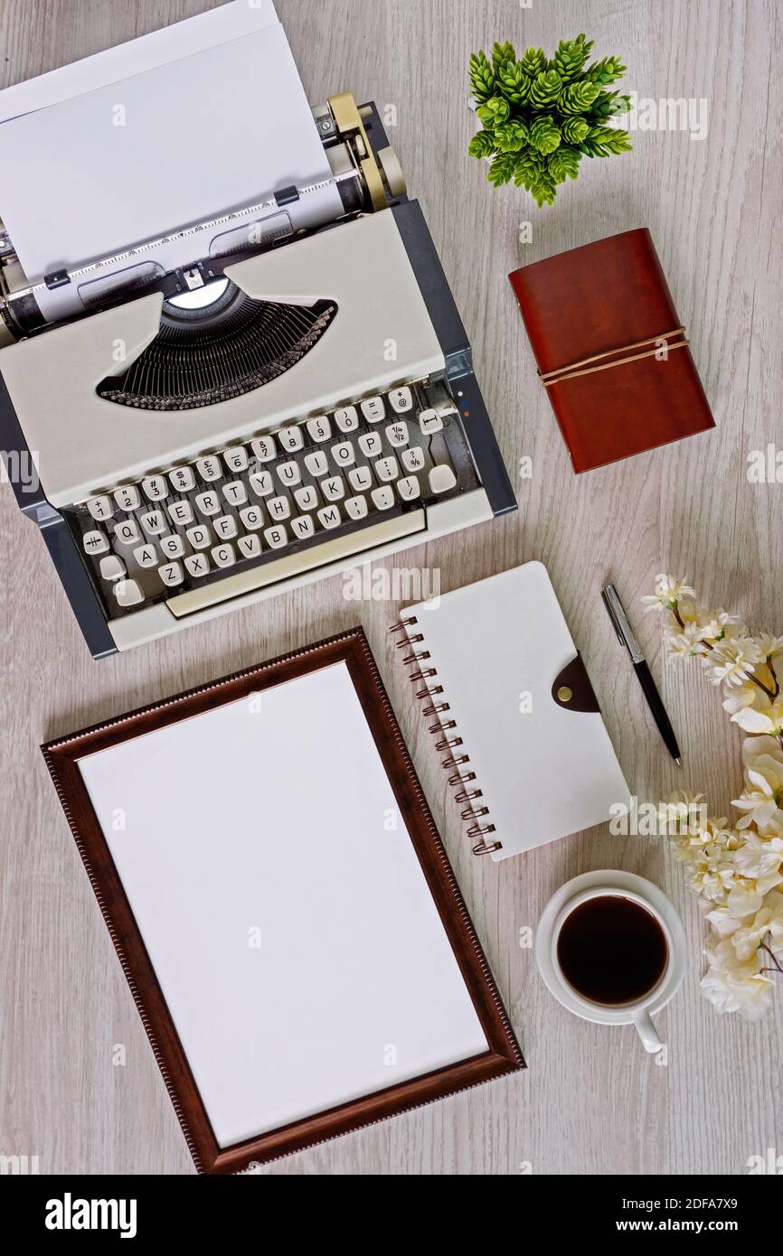 Old typewriter overhead hi-res stock photography and images - Alamy