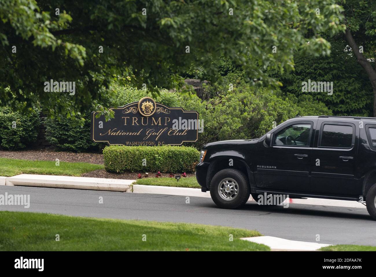 The motorcade ferrying US President Donald J Trump turns into the Trump ...
