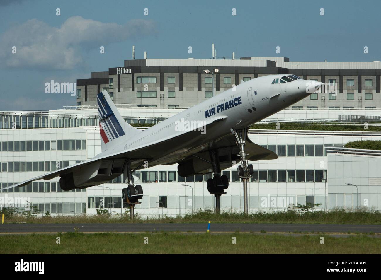 Picture of Air France Concorde plane on the tarmac at the Paris-Charles ...