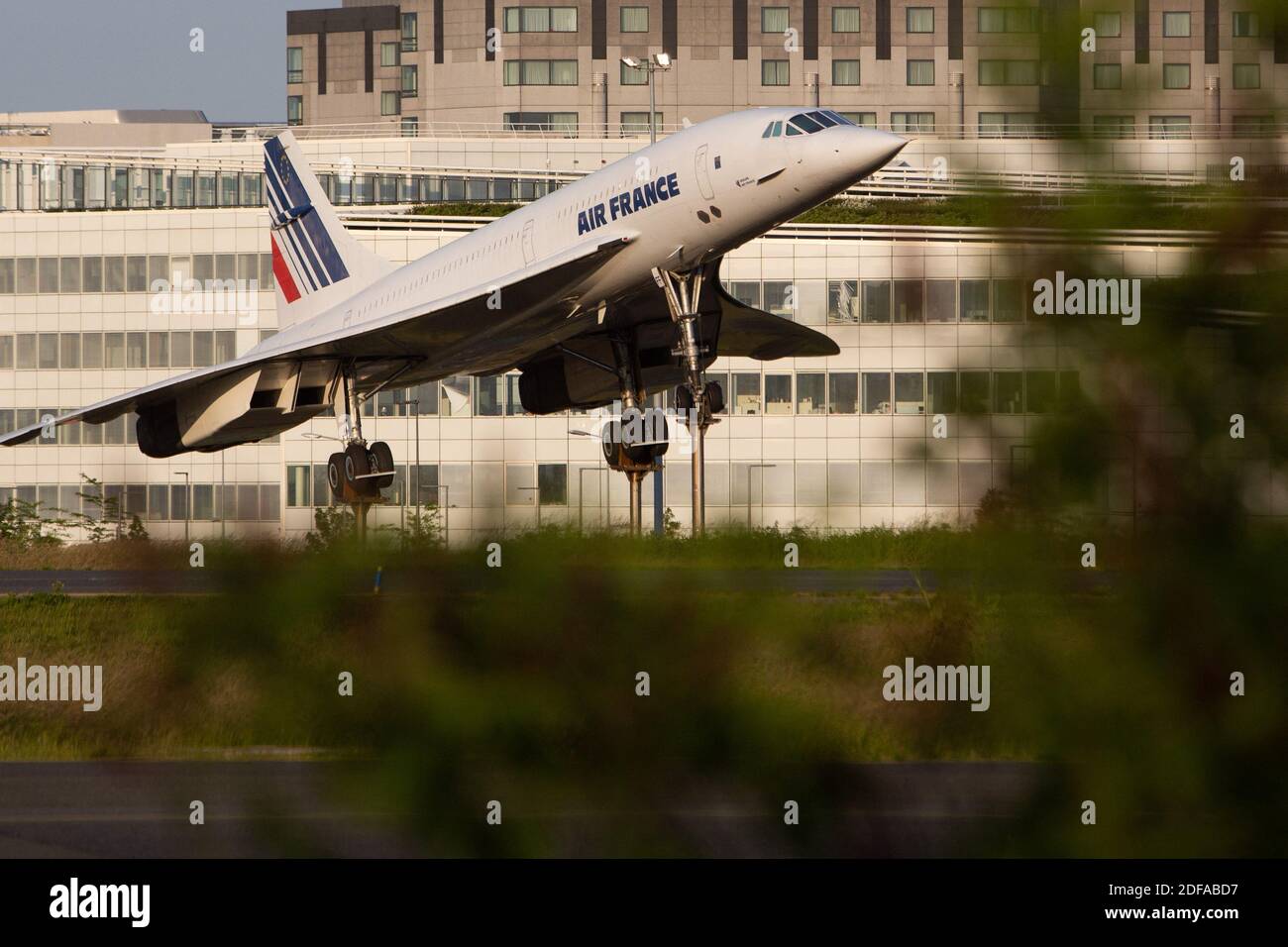 Picture of Air France Concorde plane on the tarmac at the Paris-Charles ...