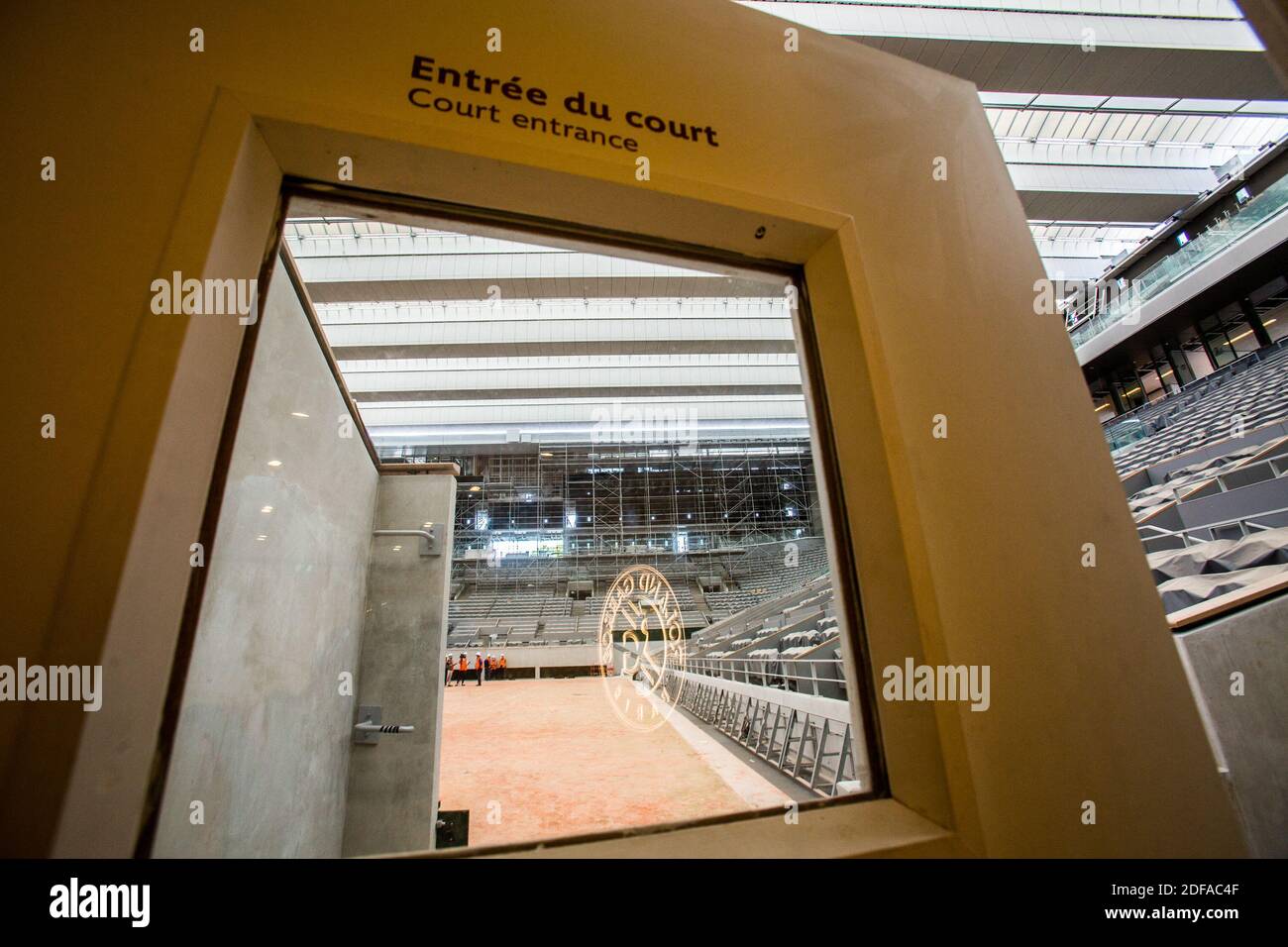 Roland Garros 2020 - Retractable roof composed of 11wings on Philippe ...