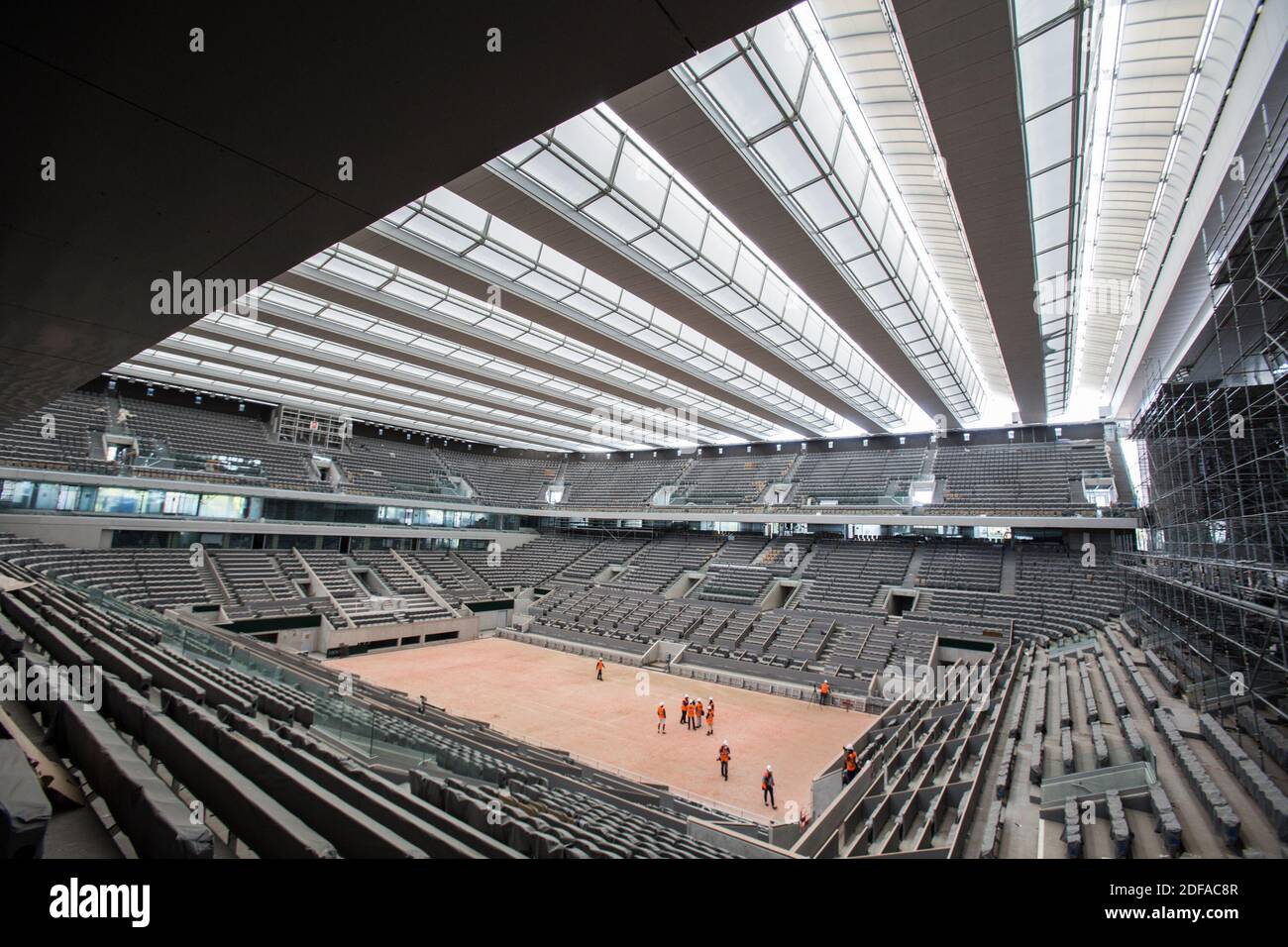 Roland Garros 2020 - Retractable roof composed of 11wings on Philippe ...
