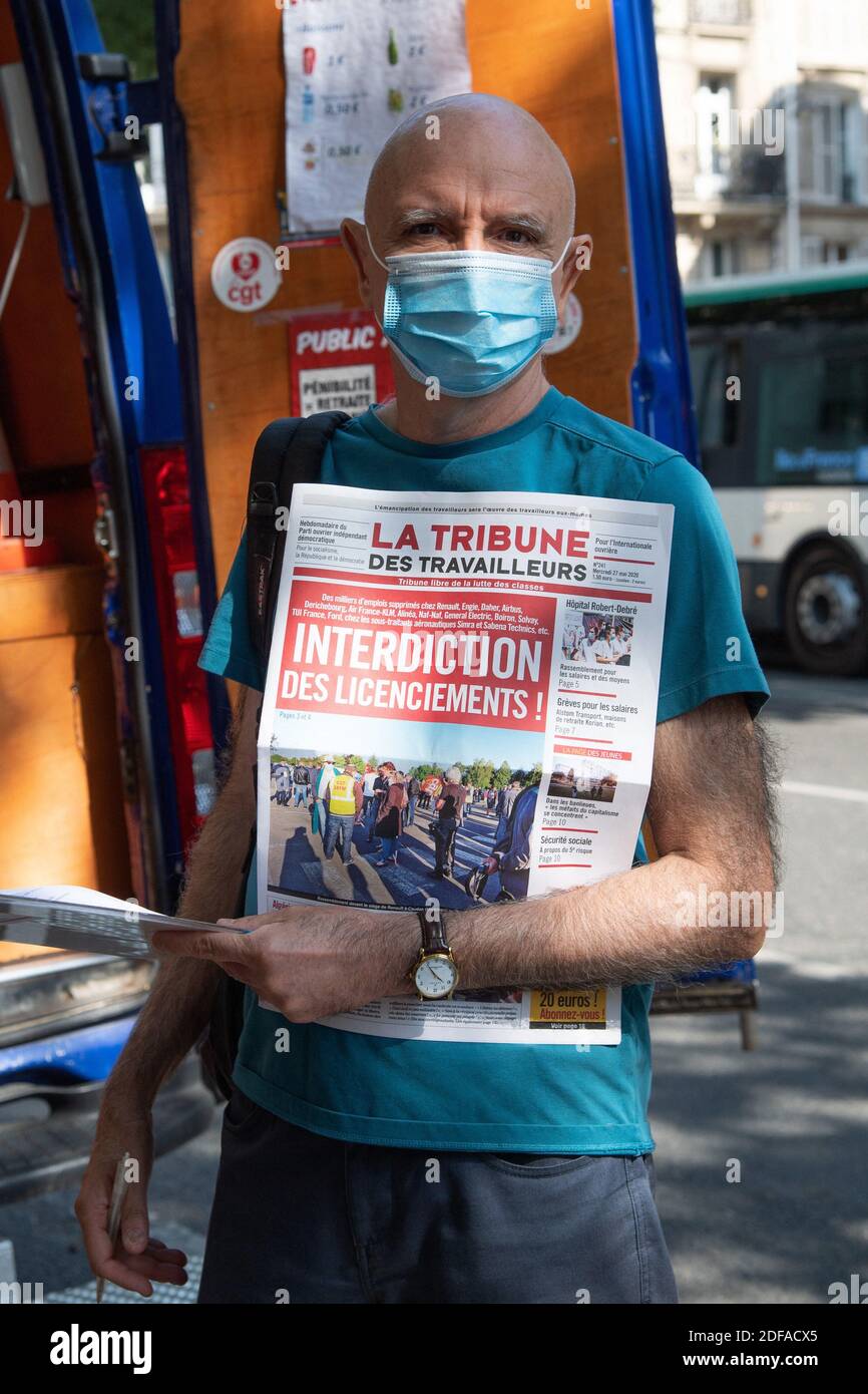 Parisian Healthcare workers gather in front of the APHP (Assistance ...