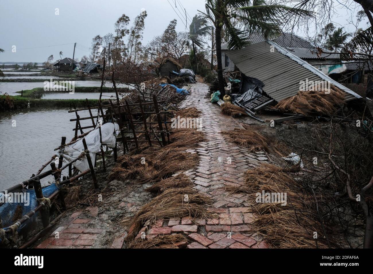 ROAD LEADING TO JAGANNATH DAM, AT SUNDARBAN AREA. THE CYCLONE AMPHAN ...