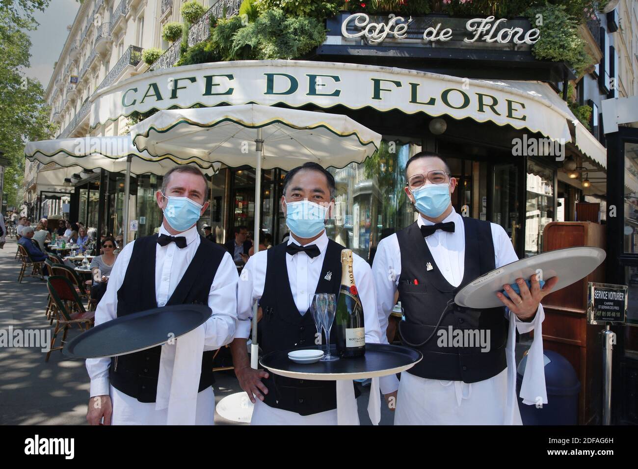 3 waiters hi-res stock photography and images - Alamy