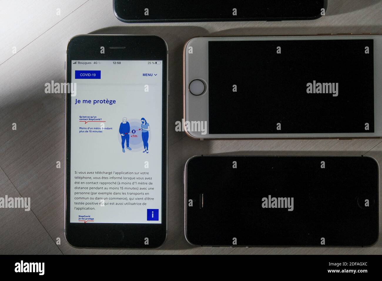 Apple controversy hi-res stock photography and images - Alamy