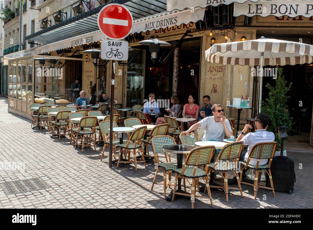 Terraces of restaurants and cafes to reopen in Paris, France, during ...