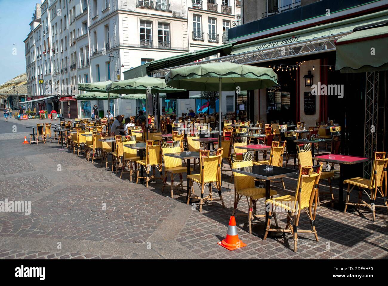Terraces of restaurants and cafes to reopen in Paris, France, during ...