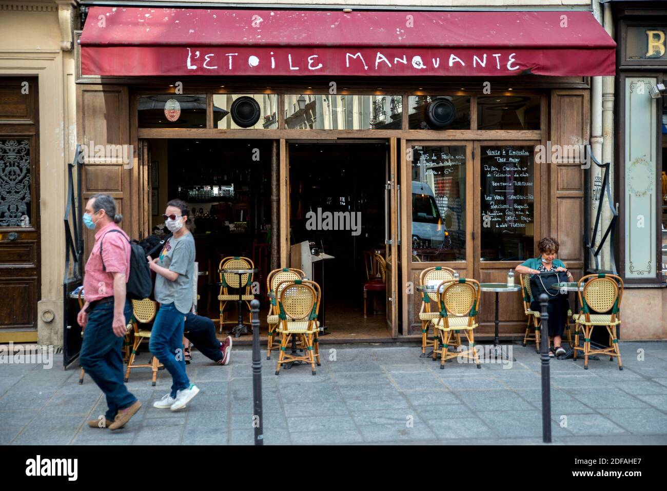 Terraces of restaurants and cafes to reopen in Paris, France, during ...