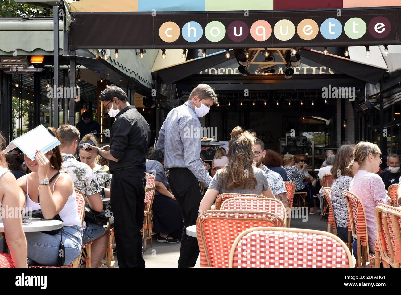 Terraces of restaurants and cafes to reopen in Paris, France, during ...