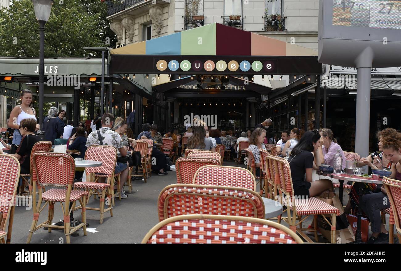 Terraces of restaurants and cafes to reopen in Paris, France, during ...
