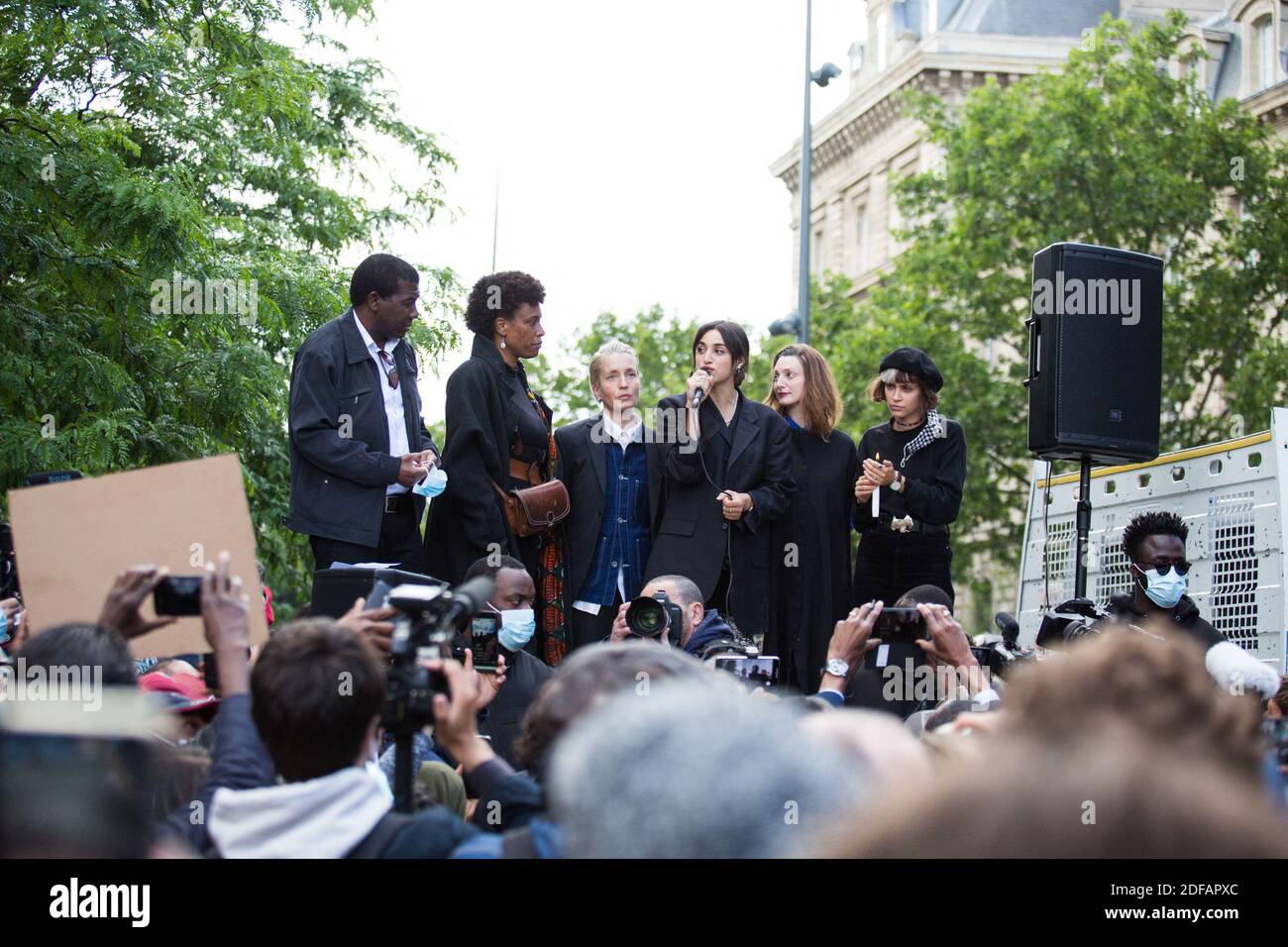 Singer Camelia Jordana and Claire Pommet dite Pomme - Tribute to George ...