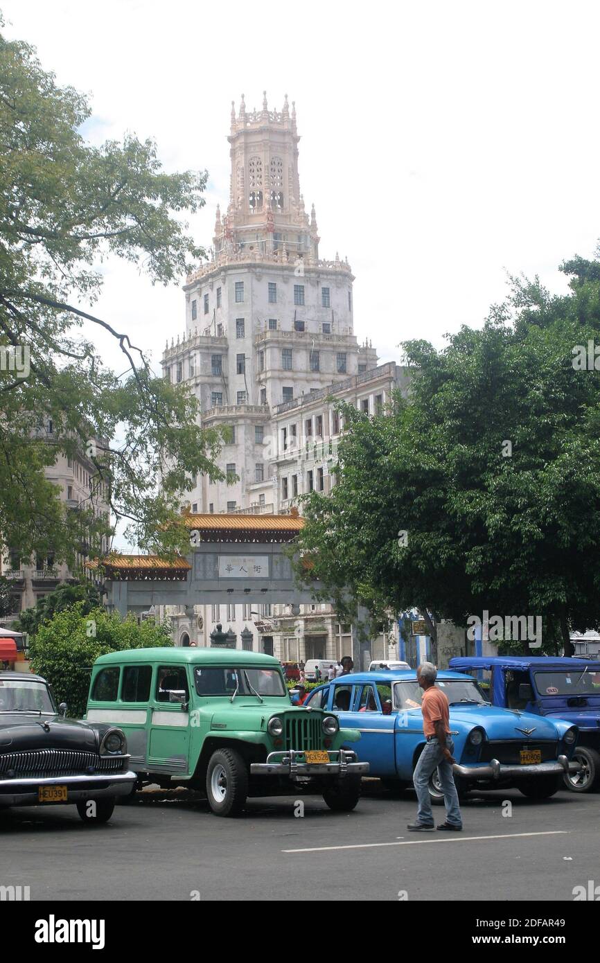 Old north American cars used in Cuba as Taxis: Almendron Stock Photo ...