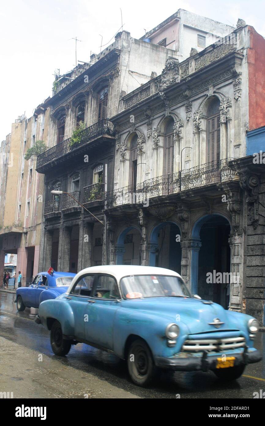 Old north American cars used in Cuba as Taxis: Almendron Stock Photo ...