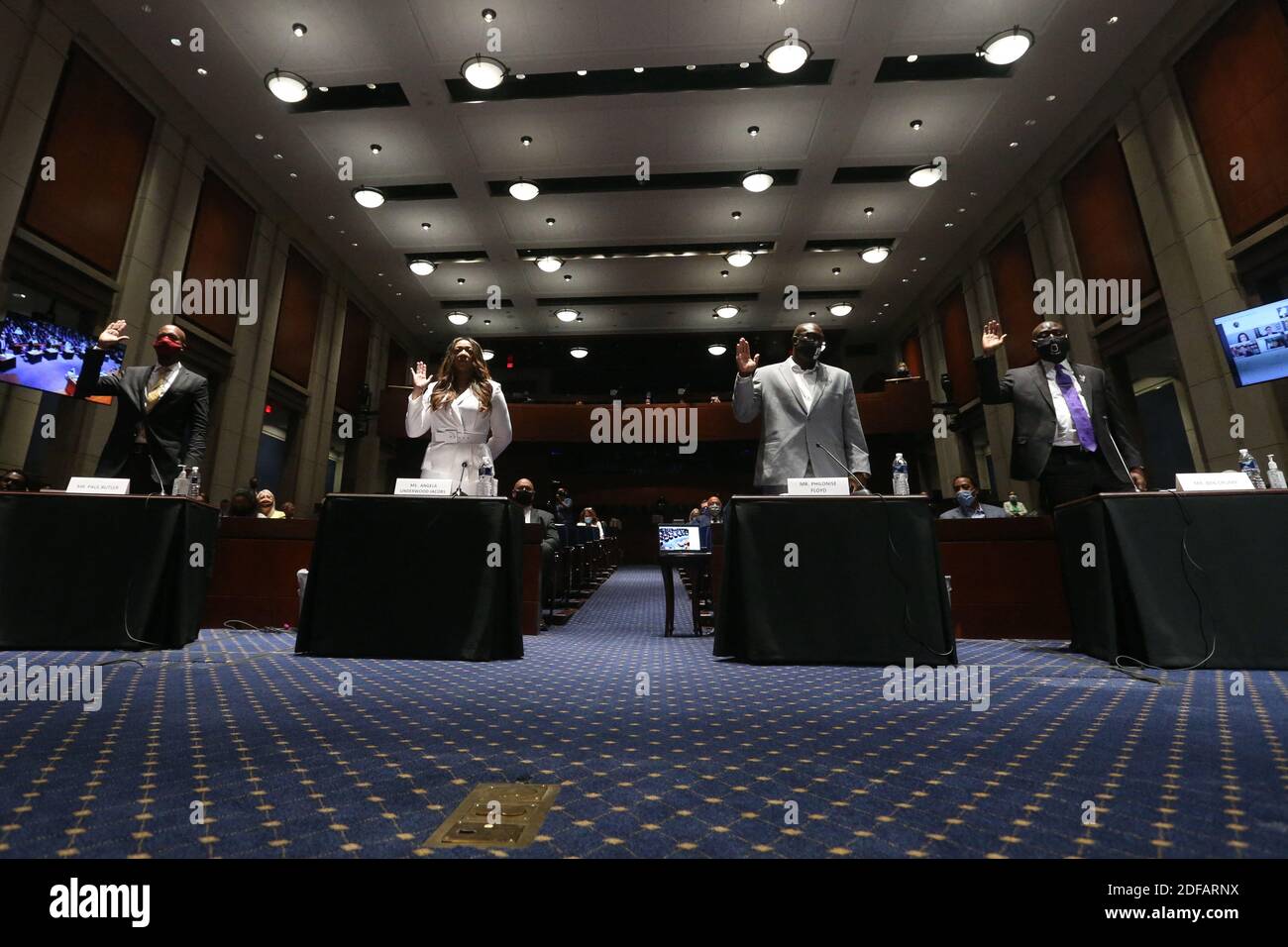 Georgetown university police department hi-res stock photography and ...