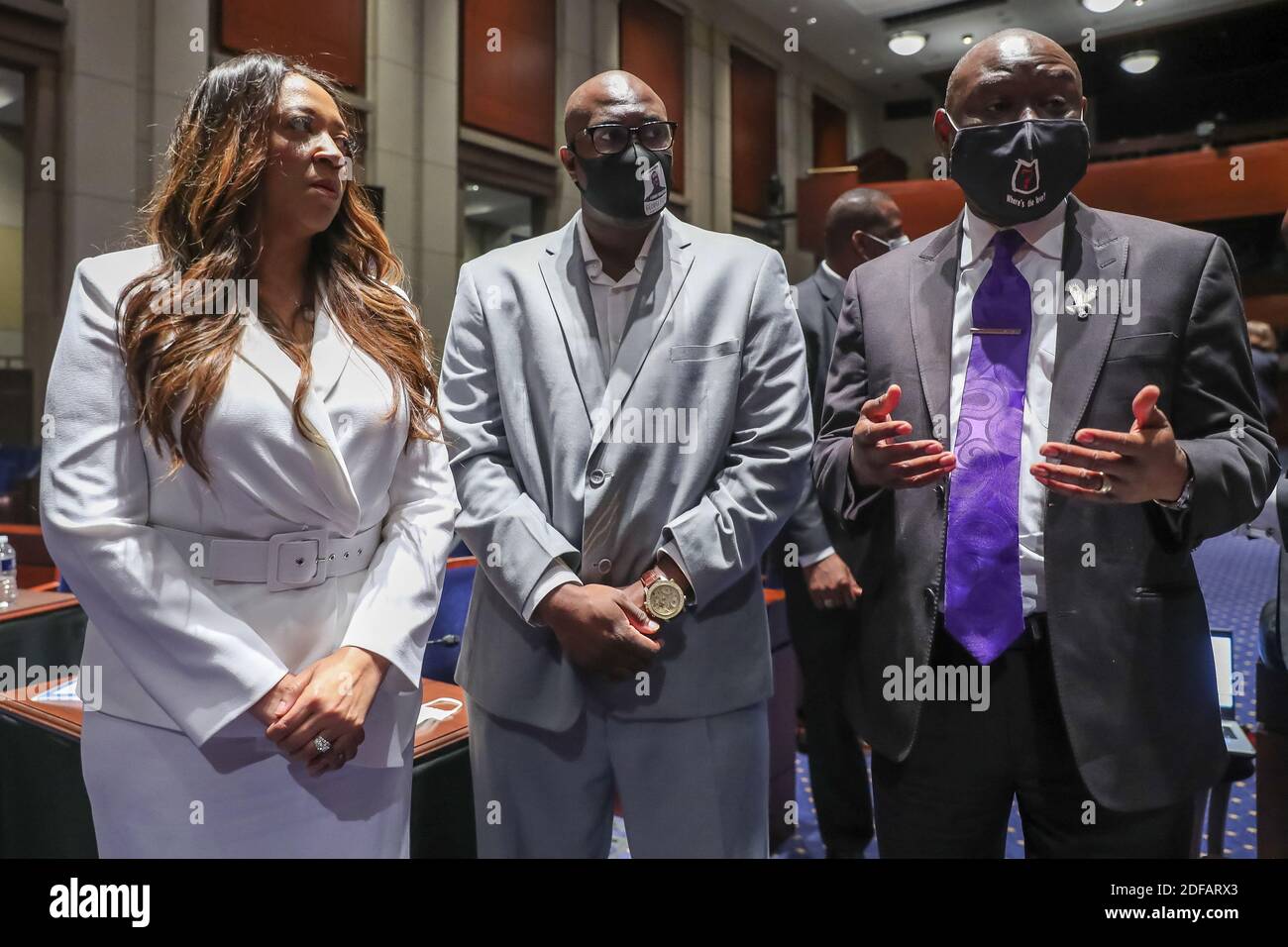 George Floydís brother Philonise Floyd (C) is joined by civil rights ...