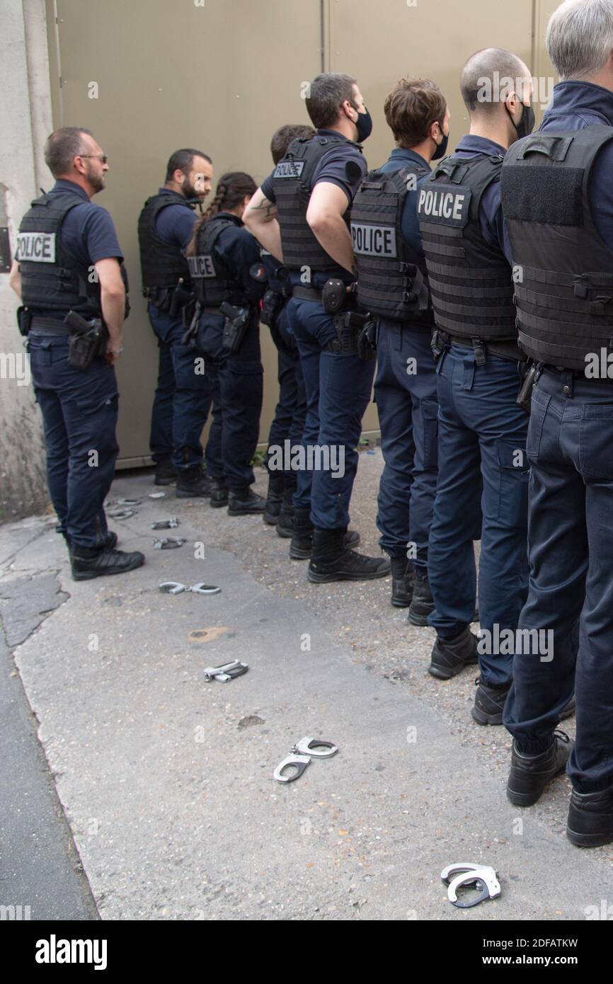 Police officers demonstrate by putting their handcuffs on the ground at ...