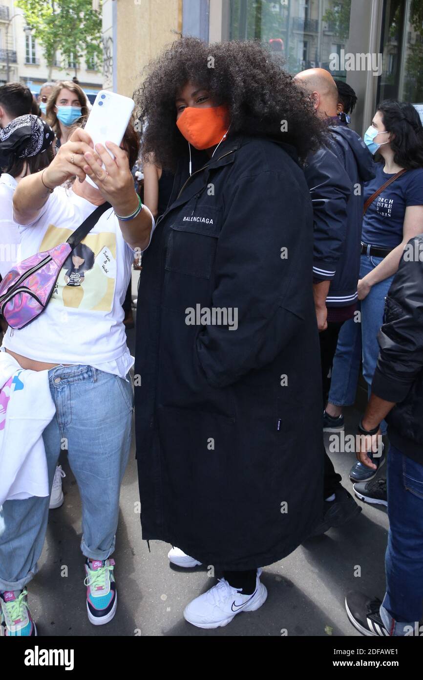Assa Traore sister of Adama Traore - Thousands of demonstrators march ...