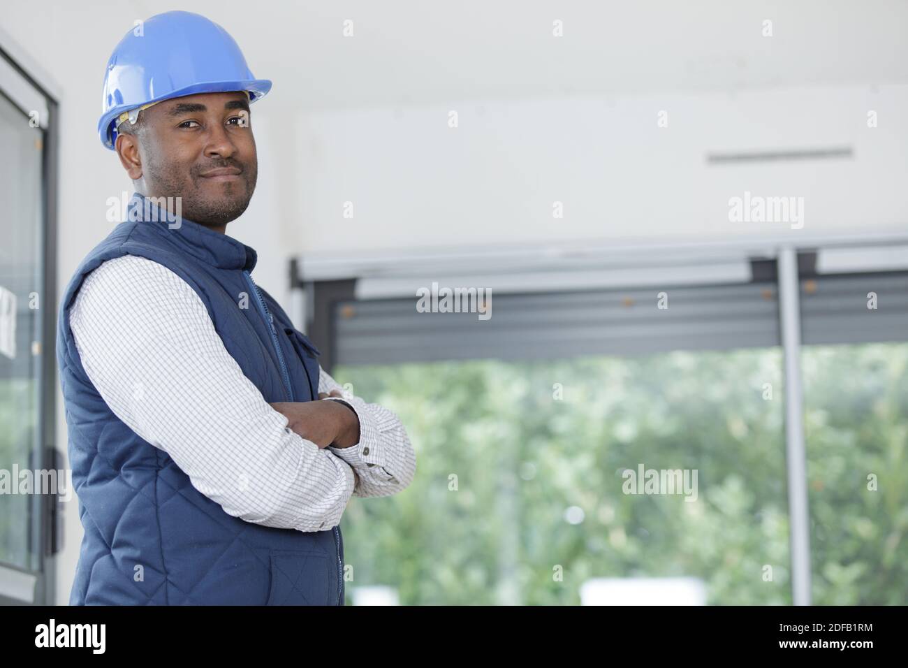 Builders helmet hi-res stock photography and images - Alamy