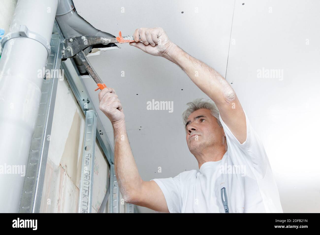 Installing plasterboard hi-res stock photography and images - Alamy