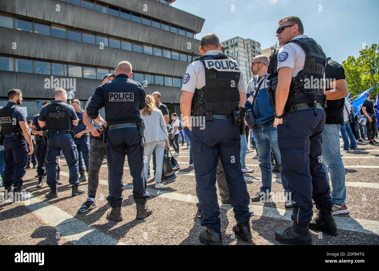 Members of French police from union Alliance Police nationale during a ...
