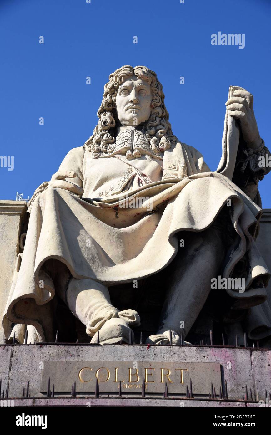 Statue colbert paris hi-res stock photography and images - Alamy