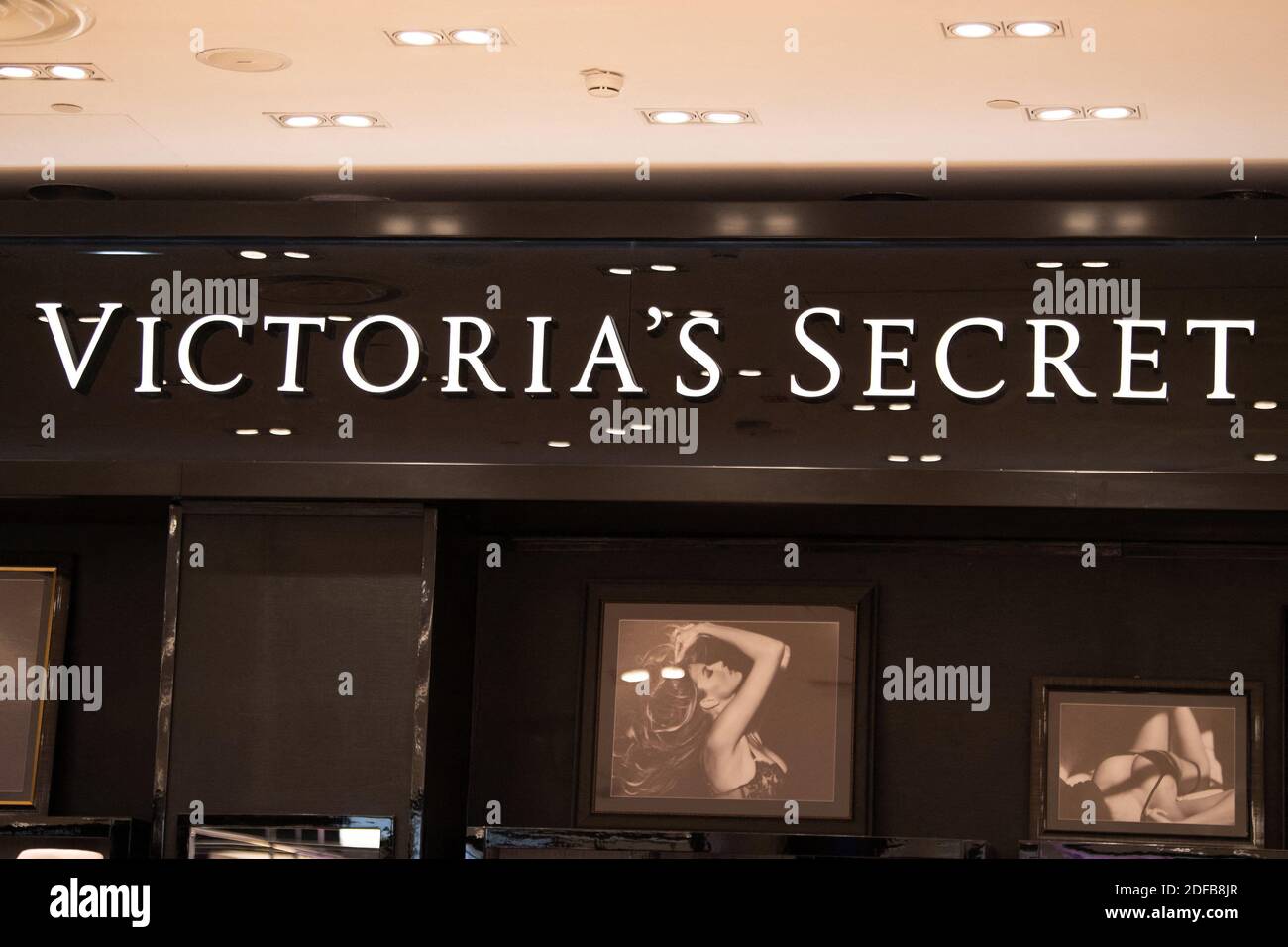 Victoria secret 2020 hi-res stock photography and images - Alamy