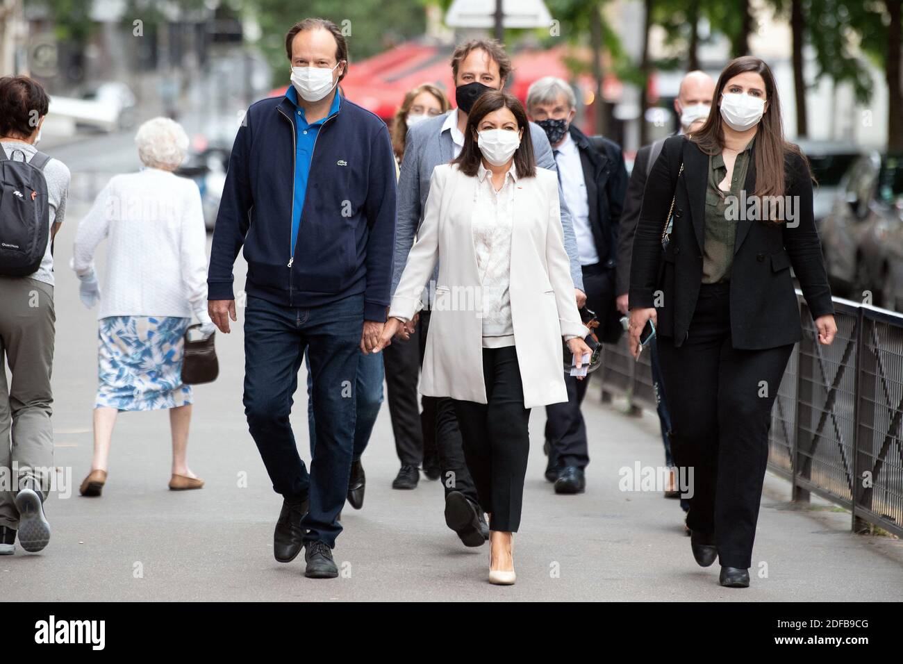 The incumbent mayor of Paris, Anne Hidalgo arrives with her husband ...