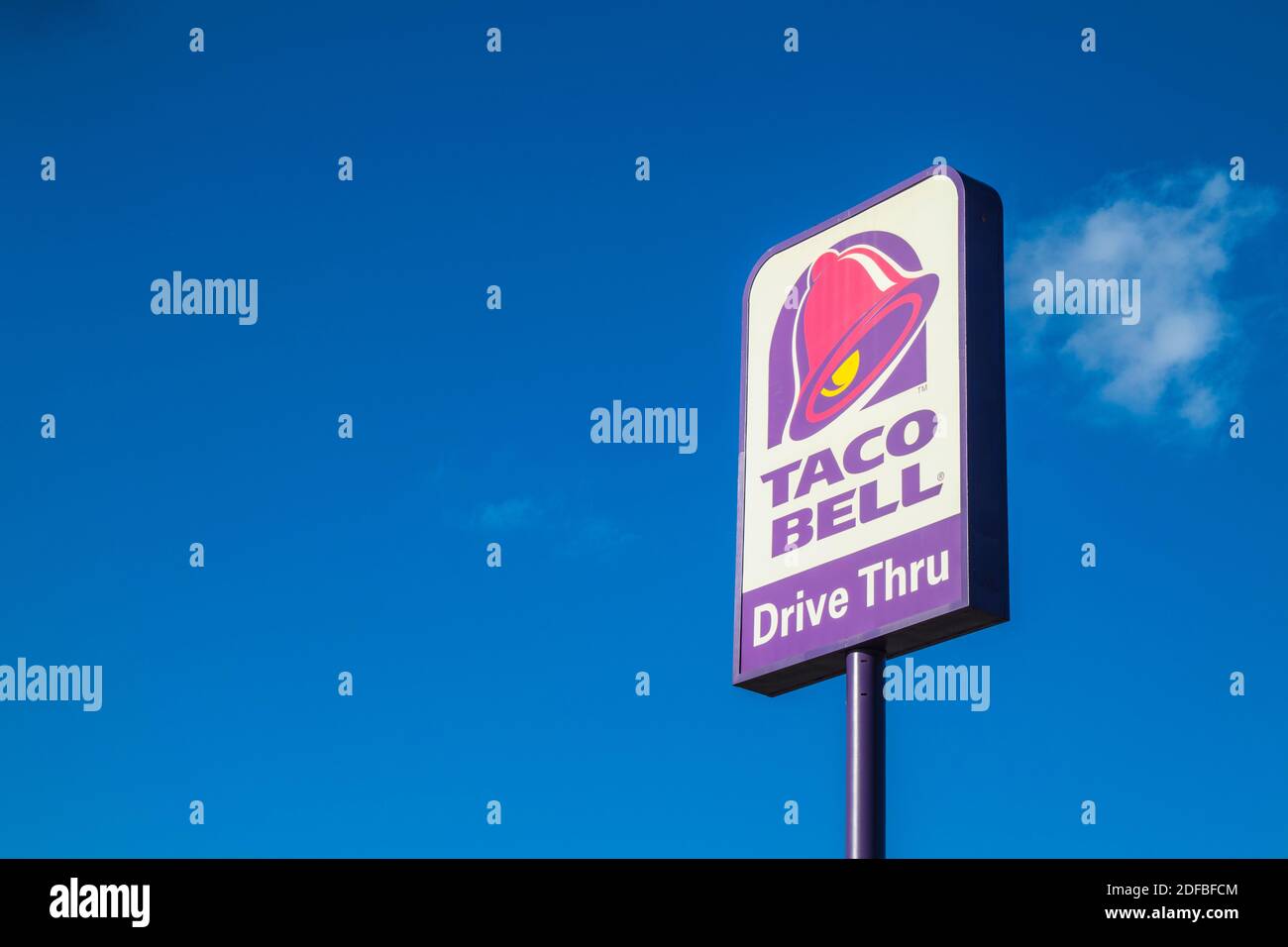 Taco bell sign drive thru hi-res stock photography and images - Alamy