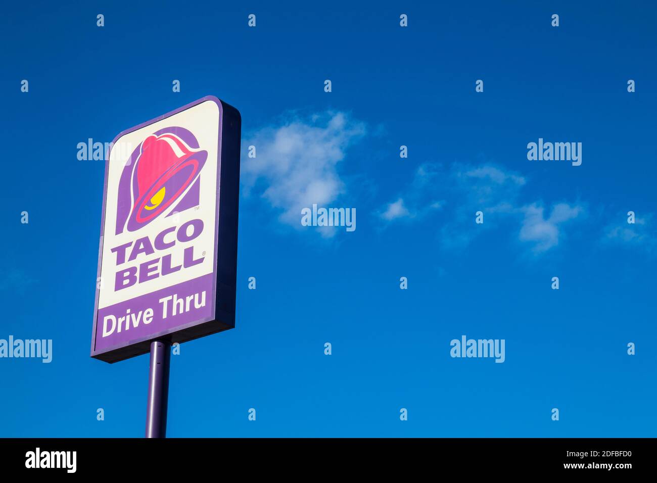 Taco bell sign drive thru hi-res stock photography and images - Alamy