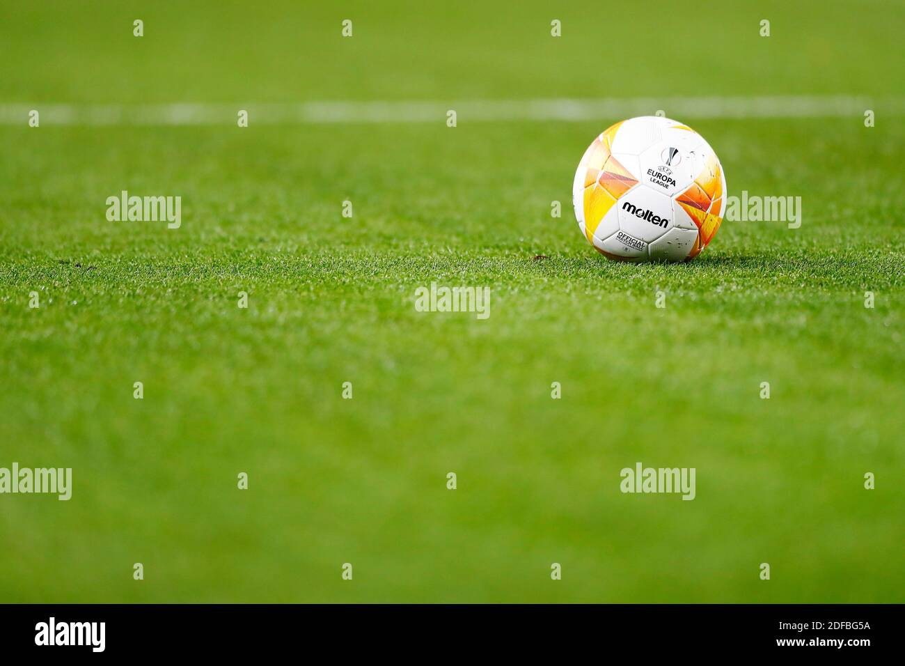 Molten soccer ball hi-res stock photography and images - Alamy