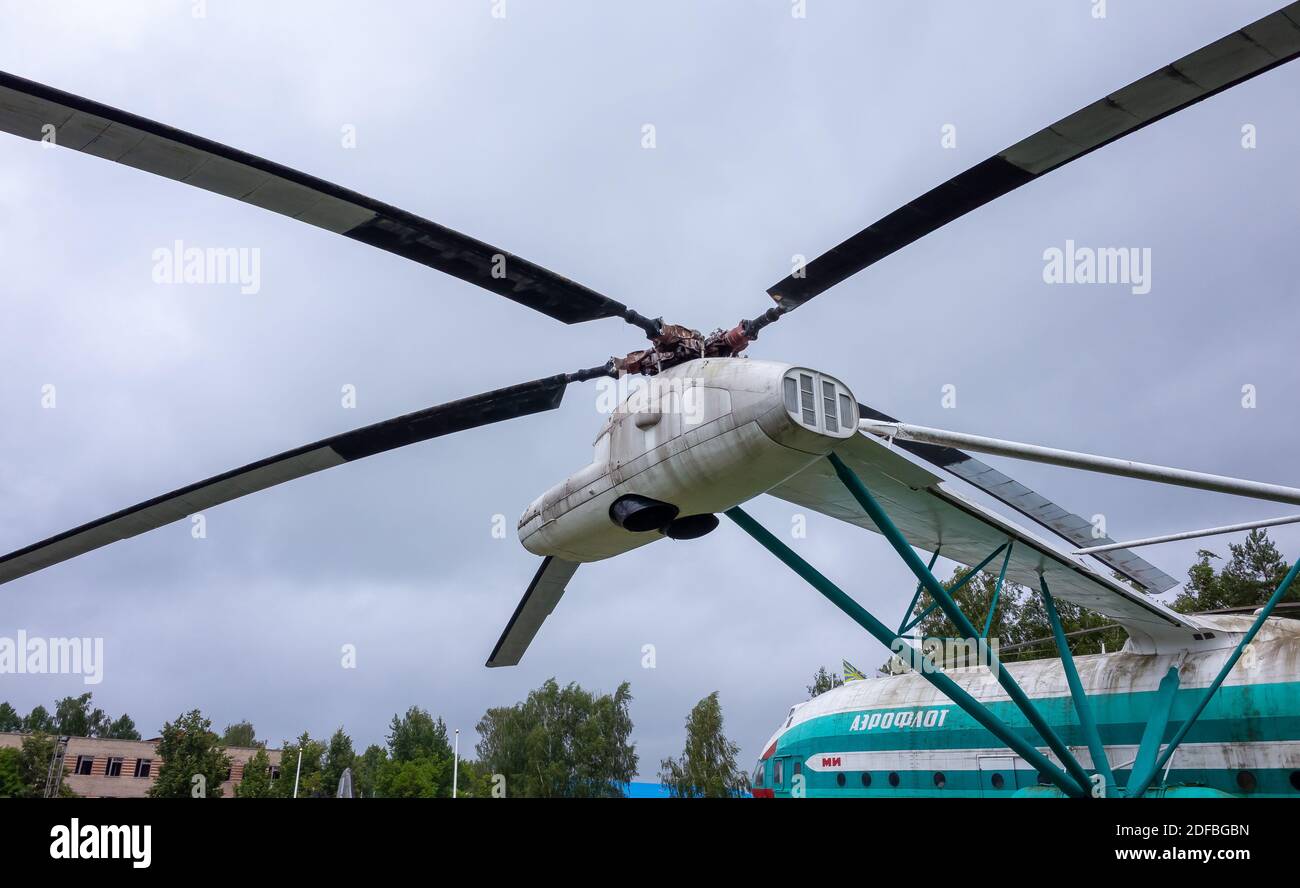 Mil v 12 helicopter hi-res stock photography and images - Alamy