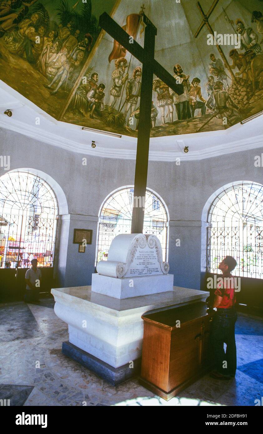 Magellan cross cebu city hi-res stock photography and images - Alamy