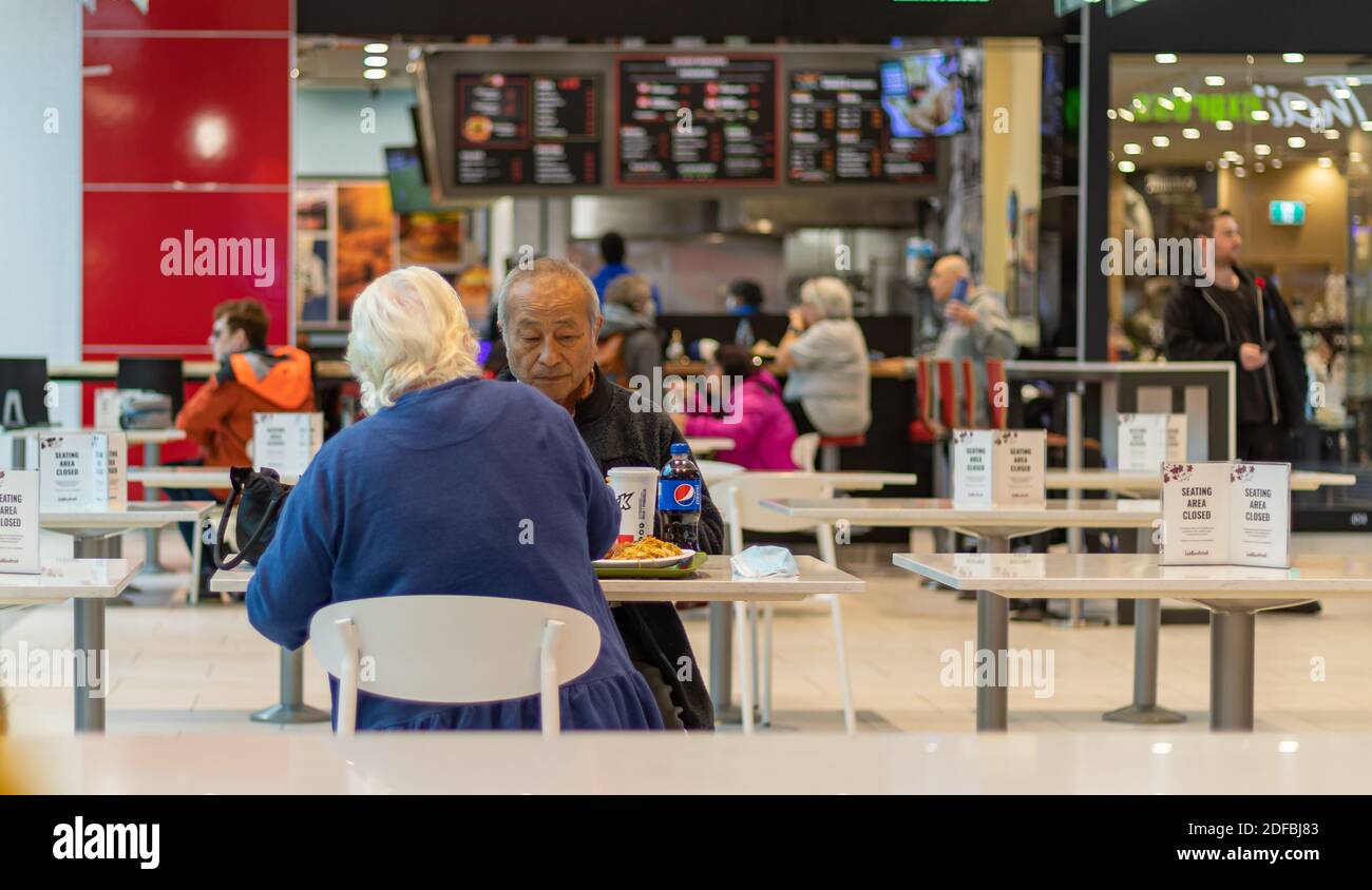 Old couple eating lunch hi-res stock photography and images - Alamy