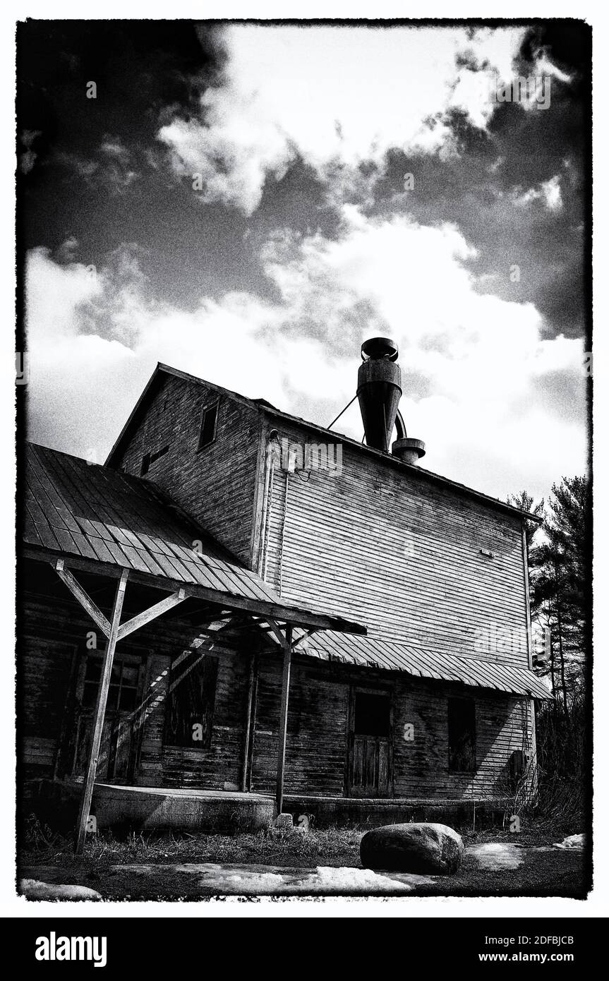 Rustic country barn Stock Photo - Alamy